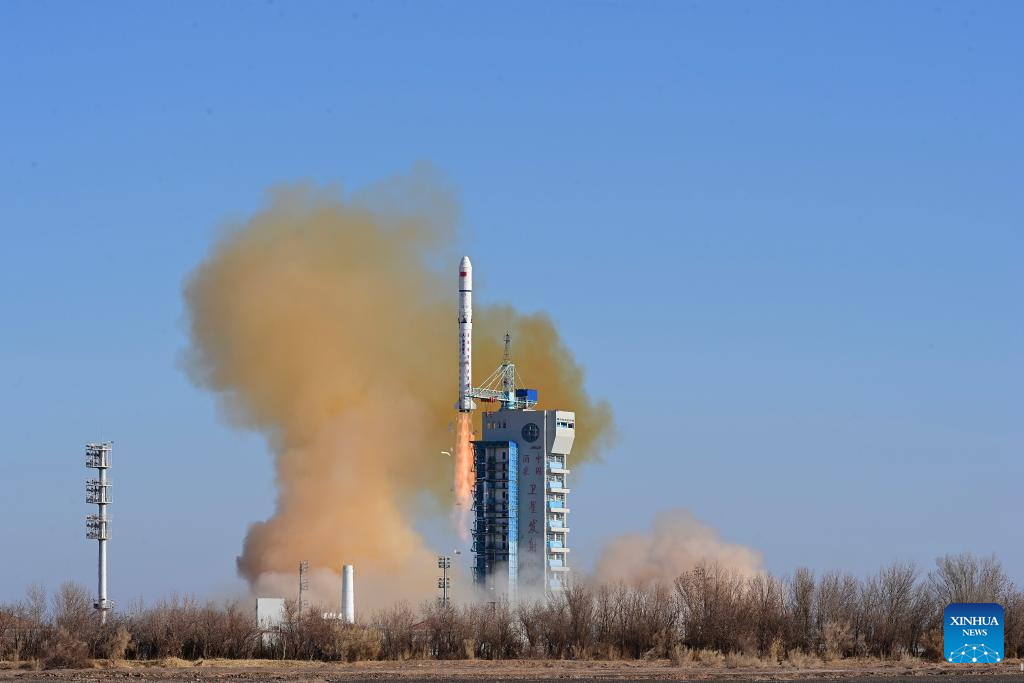 China launches Pakistani satellite, two others